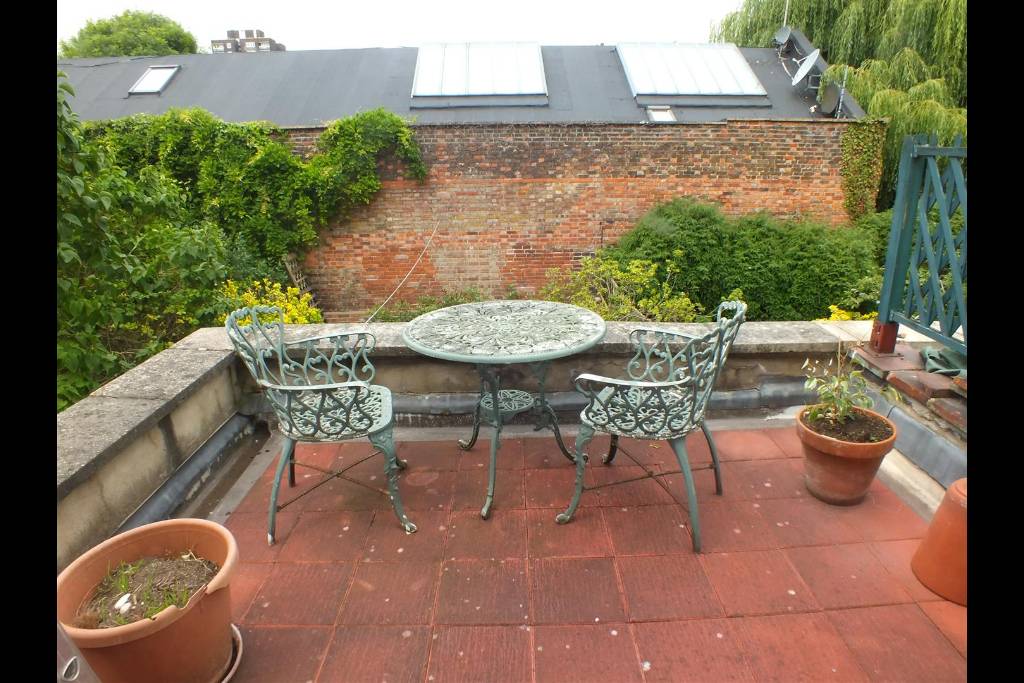 Roderick Road NW3 2NN